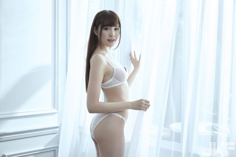 Arina Hashimoto ไม่ใช่ Arina Hashimoto อีกต่อไป แต่คือ Shin Arina เธอกลายเป็น Super Star ของค่าย ...